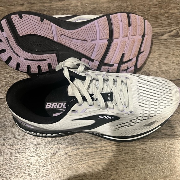 Brooks | Shoes | Brooks Womens Running Shoes | Poshmark